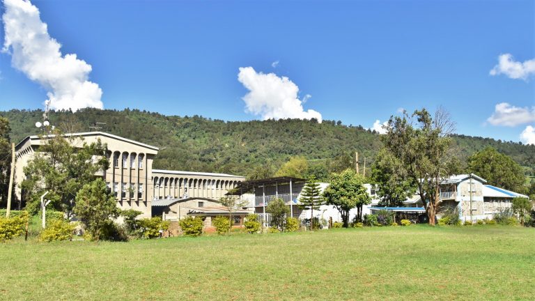 Patrick Kibe, le nettoyeur d'hôpital devenu chirurgien ophtamologue